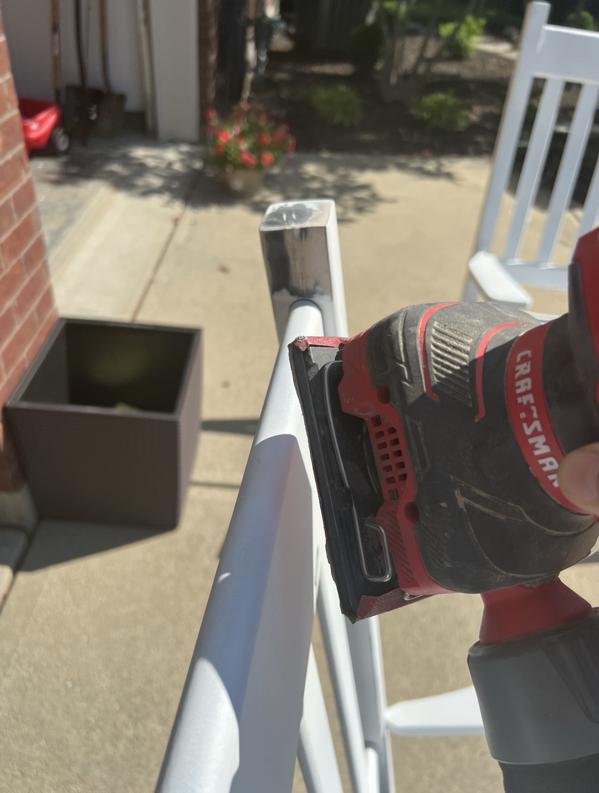 How to Paint Your Outdoor Wooden Rocking Chairs : Easy DIY Makeover