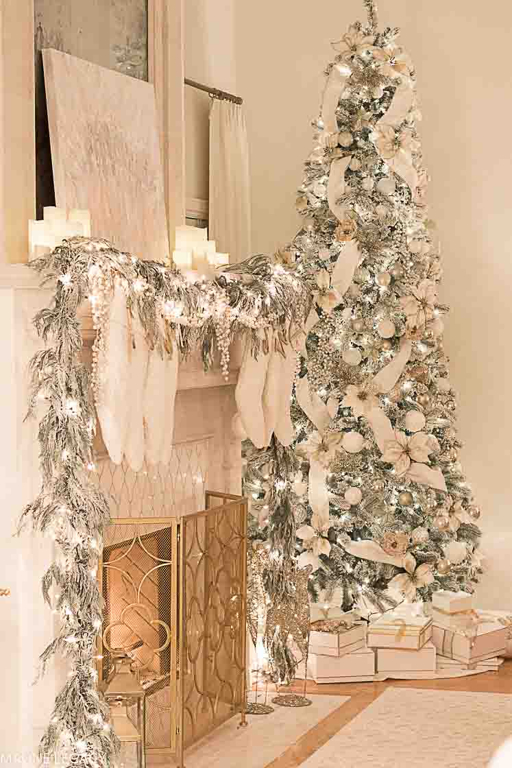 21 Stunning Christmas Tree Ribbon Decoration Ideas This Holiday Season 21-stunning-christmas-tree-ribbon-decoration-ideas-this-holiday-season